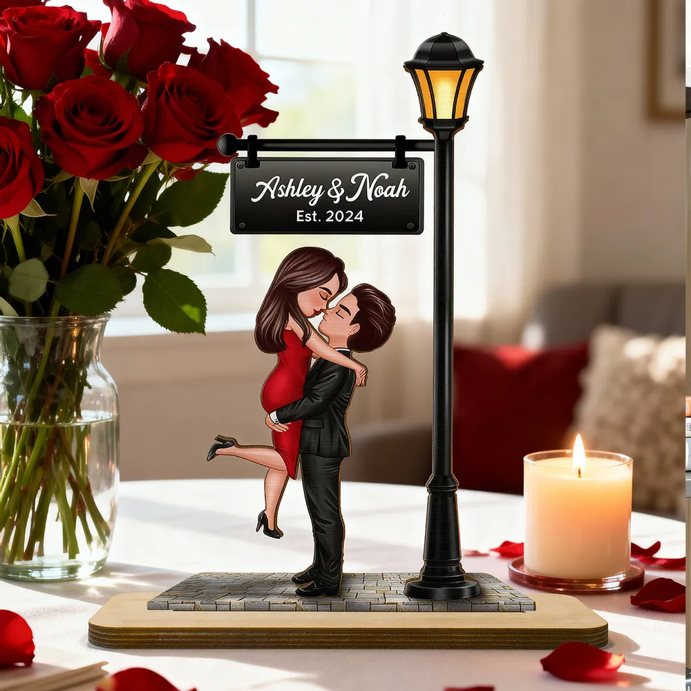 Couple Kissing Under The Lamp Post Personalized 2 Layers Wooden Photo ...